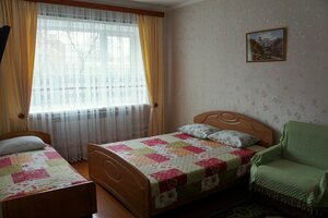 Azov beauty (Yeniseyskaya ulitsa No:11/3), otel  Yeysk'ten