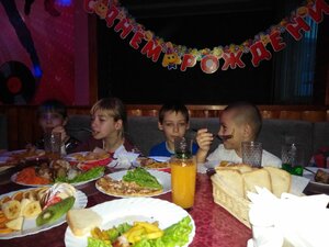 Каспий (ulitsa 40 let VLKSM No:82, Zheleznogorsk-Ilimskiy), kafe  Zgeleznogorsk‑Ilimskiy'den