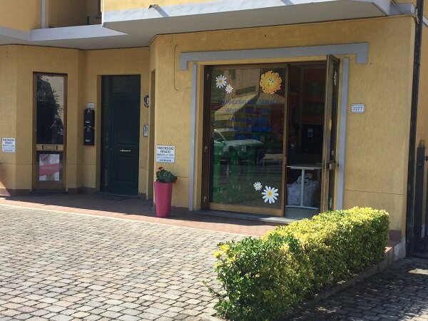 Kuru temizlemeciler Lavanderia Self Service Il Sole In Tasca, Toskana, foto