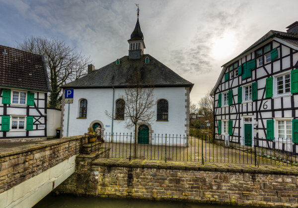 Dini dernekler Evangelische-reformierte Kirchengemeinde Gruiten-Schöller, Kuzey Ren‑Vestfalya, foto