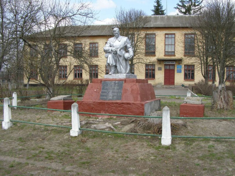 Anıt, heykel Братская могила воинов, Çernigov Bölgesi, foto