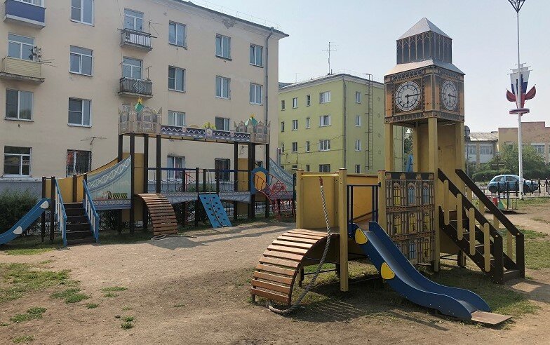 Oyun alanı Детская площадка в стиле Лондон, Cheremkhovo, foto