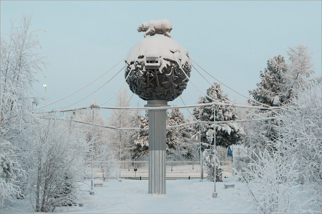 Anıt, heykel Покорителям Севера, Nadym, foto