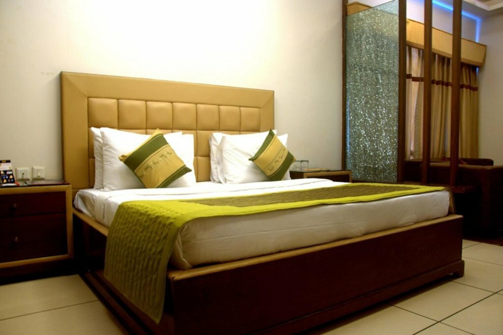 Otel Capital O 1391 Hotel Pushpa Vilas, Uttar Pradeş, foto