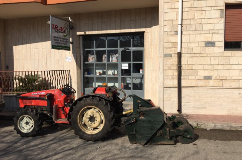 Tarım makineleri, ekipmanlar Trag Ricambi Paride Truda, Puglia, foto