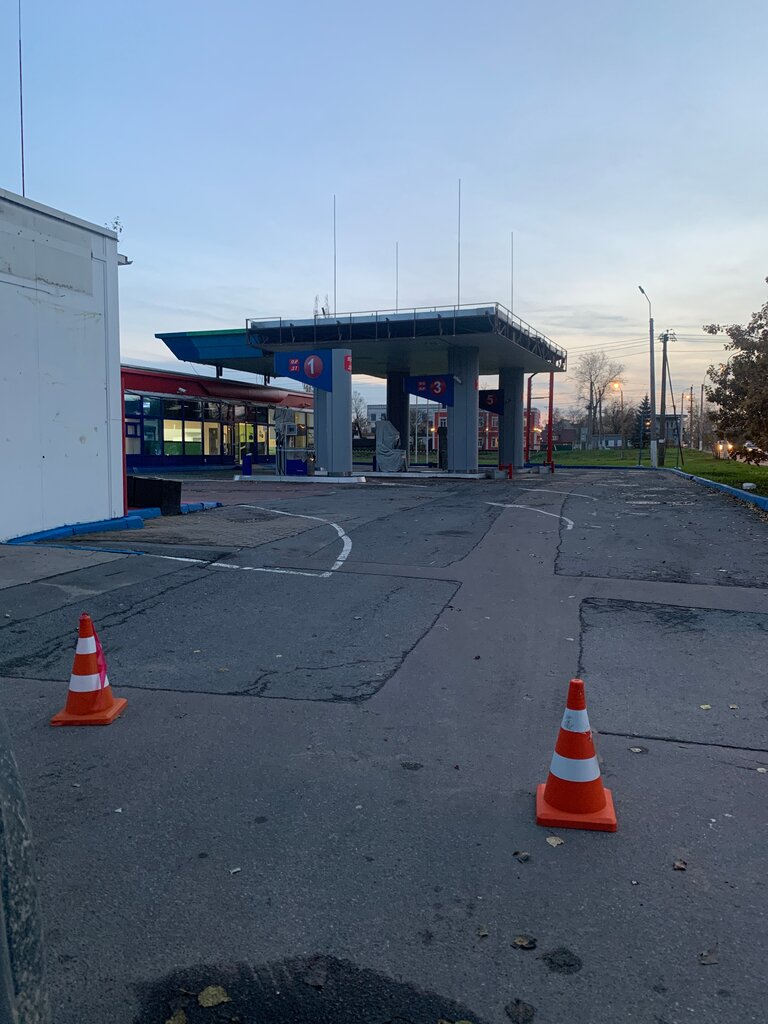 Benzin istasyonu Faeton, Saint‑Petersburg, foto