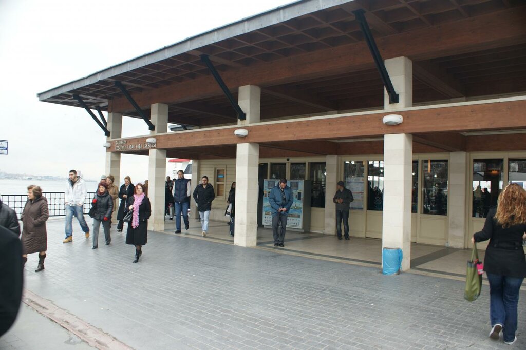 Deniz ve nehir iskeleleri İdo Bakırköy Deniz Otobüsü Terminali, İstanbul, foto