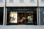 Tommy Hilfiger (Bath, 8 St Lawrence Street), giyim mağazası  Bath'tan