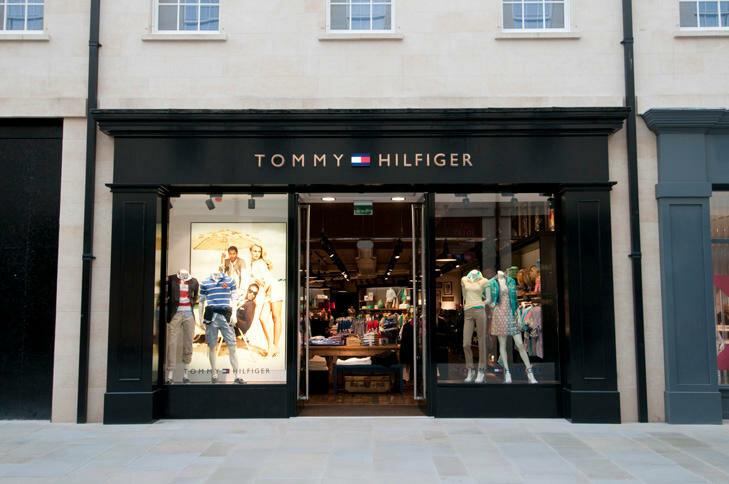 Giyim mağazası Tommy Hilfiger, Bath, foto