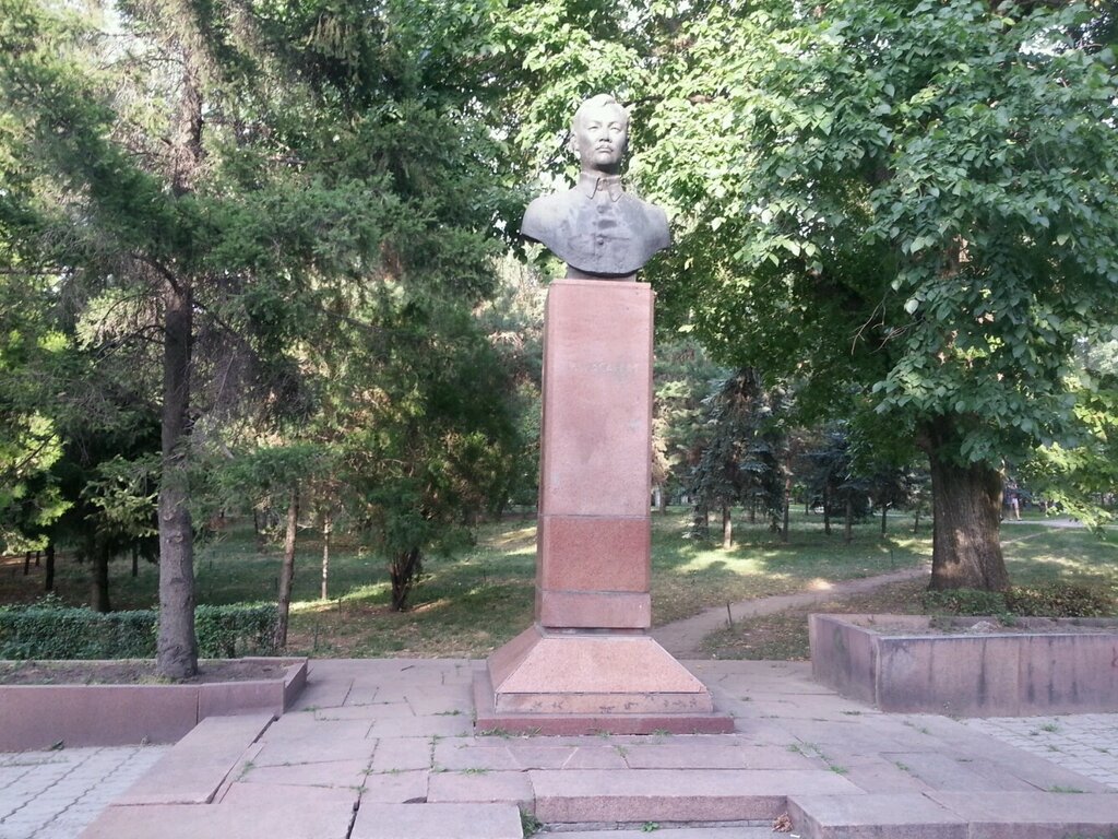 Park, sokak heykeli M. Masanchi, Almatı, foto