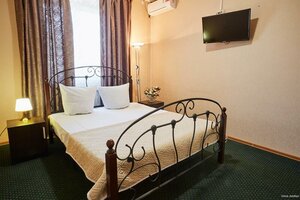 ZBest Iceberg (prospekt Entuziastov No:18), otel  Saratov'dan