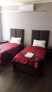 Listopad (ulitsa Tsiolkovskogo No:27, Korenovsk), otel  Korenovsk'tan