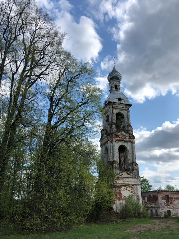 Ortodoks kiliseleri Колокольня и руины церкви Илии Пророка, İvanovskaya oblastı, foto
