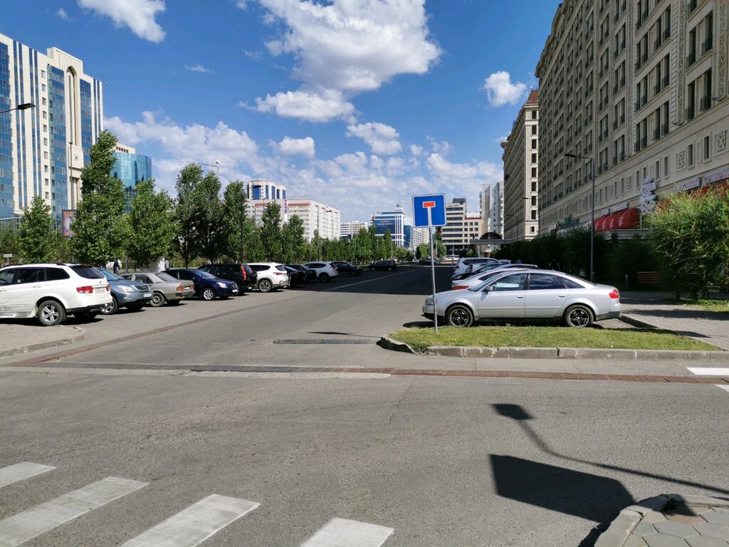 Otoparklar Parking lot, Astana, foto