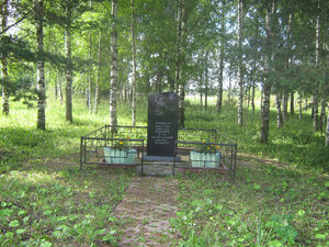 Мемориал воинам, погибшим в годы ВОВ 1941-1945 гг. д. Брилино (Vologda Region, Ustyuzhenskiy munitsipalny okrug, derevnya Brilino), anıt, heykel  Vologodskaya oblastından