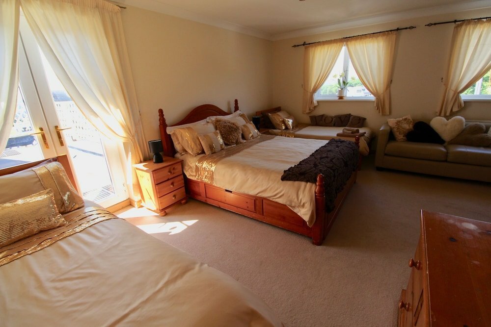 Otel Pantysgyfarnog, Galler, foto