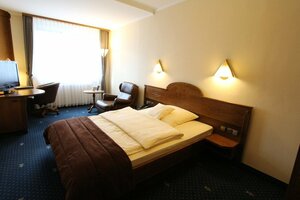 Eden Hotel (Lower Saxony, Göttingen, Reinhäuser Landstraße, 22), otel  Gettingen'den