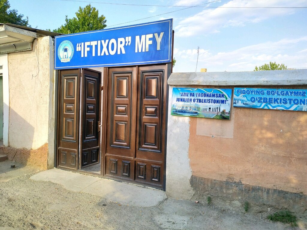 Belediyeler, devlet daireleri Citizens' Gathering of Iftikhor Mahalla, Fergana, foto