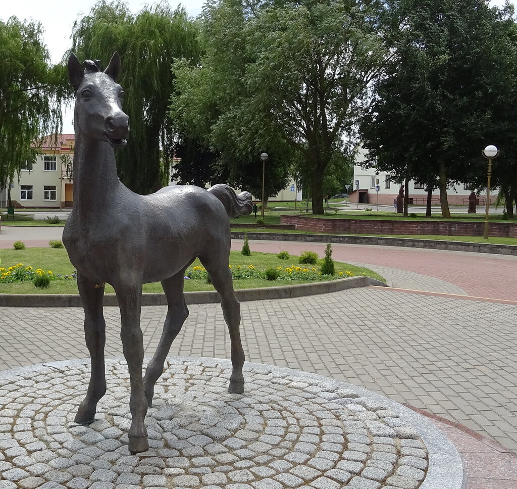 Park, sokak heykeli Анненский конь, Zelva, foto