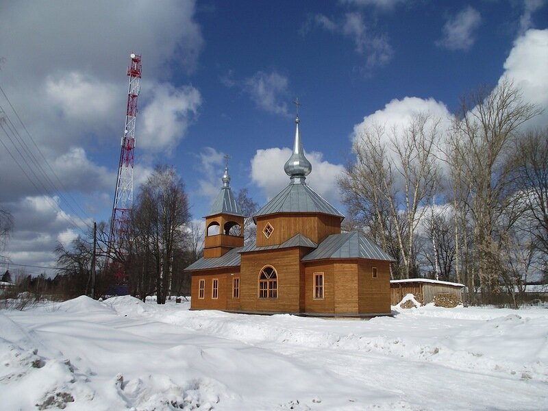 Şapel, haç anıtı Церковь-часовня Андрея Первозванного, Vladimirskaya oblastı, foto