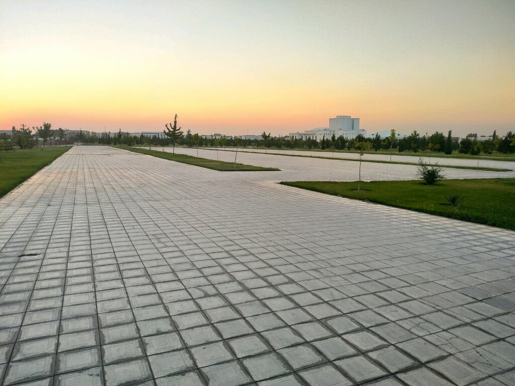 Otoparklar Car park, Fergana, foto