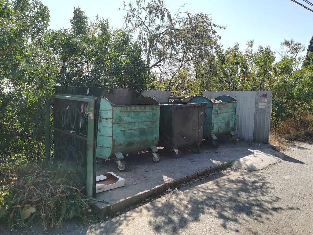 Çöp alanları Trash and garbage disposal area, Kırım Cumhuriyeti, foto