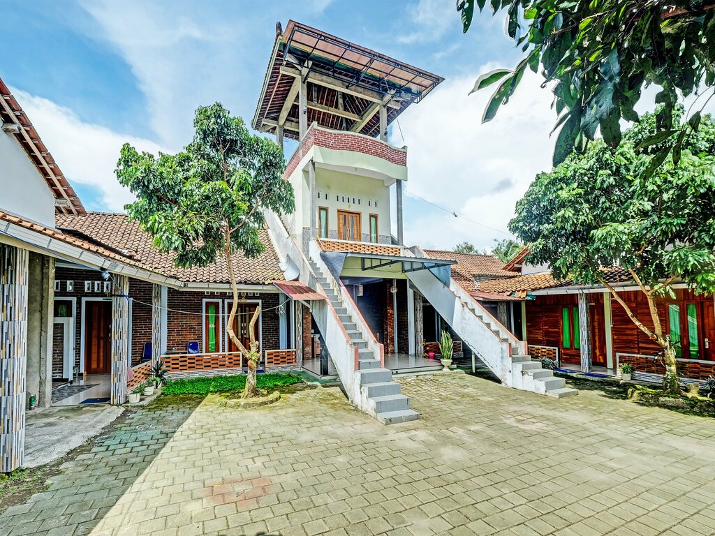 Otel Oyo 3355 Homestay Syariah Asyuban, , foto