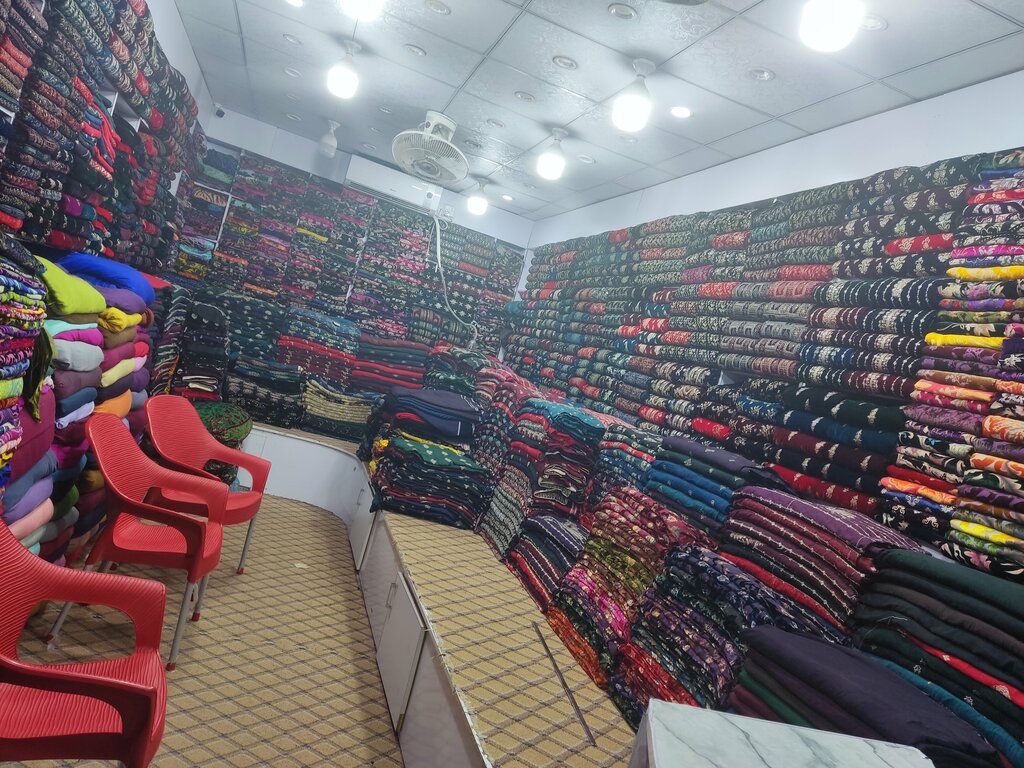 Giyim mağazası Basit Silk Center, Rawalpindi, foto