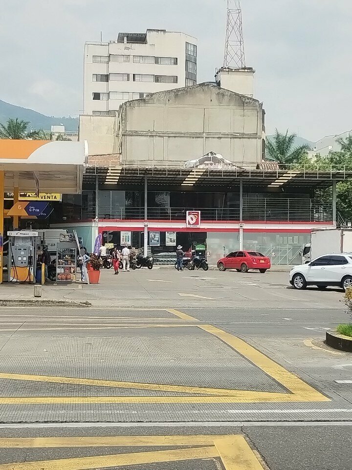 Hipermarket Tienda D1, Cali, foto