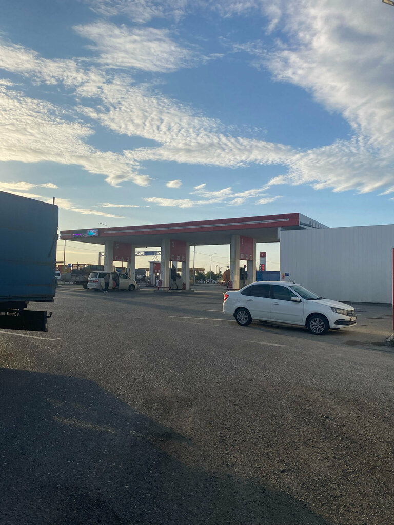 Benzin istasyonu Lukoil, Dağıstan, foto