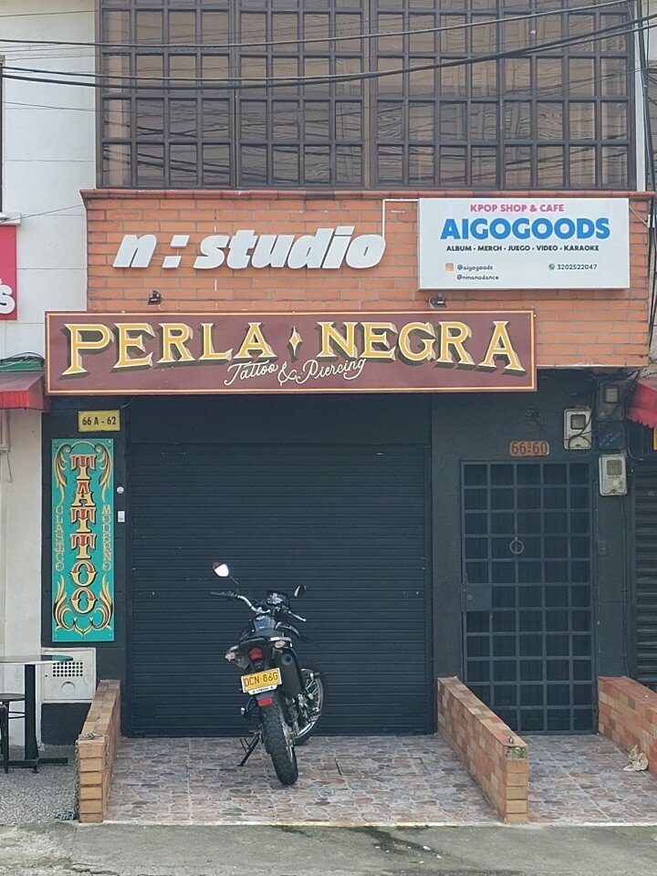 Dövmeciler Perla Negra Tattoo and Piercing, Medellin, foto
