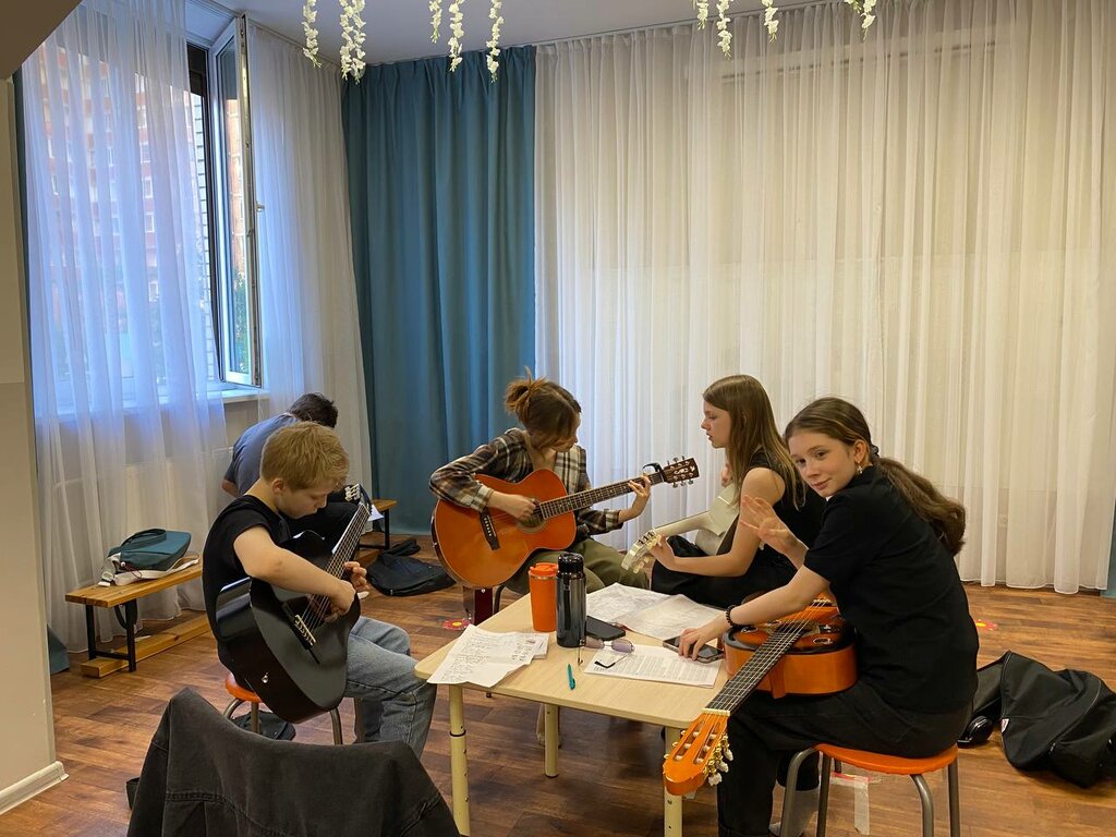 Müzik okulları ve konservatuarlar Гитарная Пристань, Saint‑Petersburg, foto