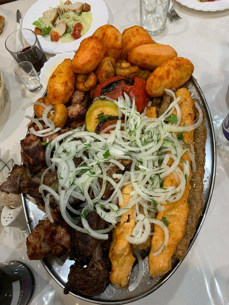 Kafe Shashlychnaya Rayskiy Dvorik, Cheboksary, foto