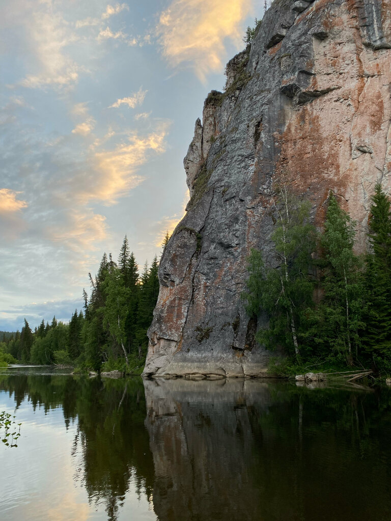Dağ zirvesi Скала Варыш, Permski krayı, foto