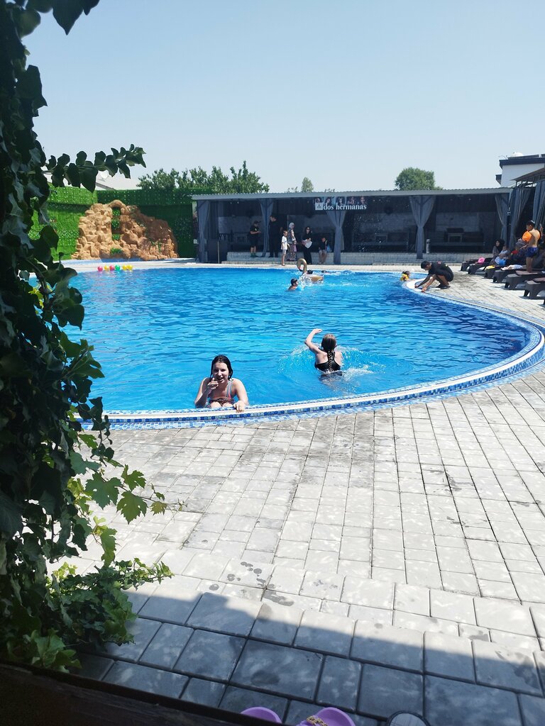 Yüzme havuzları Dos Hermanas by Alena, undefined, foto