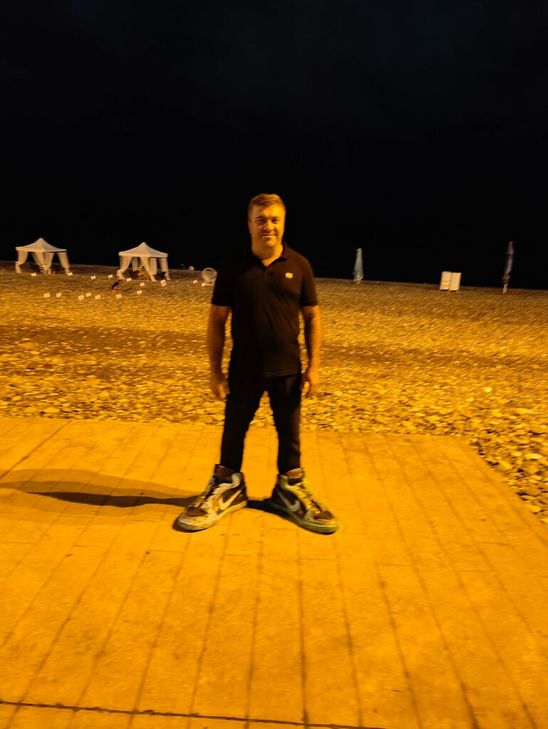 Turistik yerler Скульптура Башмаки, Batum, foto