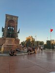 Yenikapı - Hacıosman Metrosu (İstanbul, Beyoğlu, Taksim Meydanı), tren istasyonu  İstanbul'dan