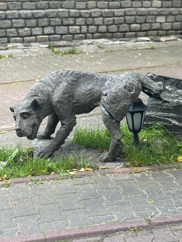 Park, sokak heykeli Писающая собака, Moskova, foto