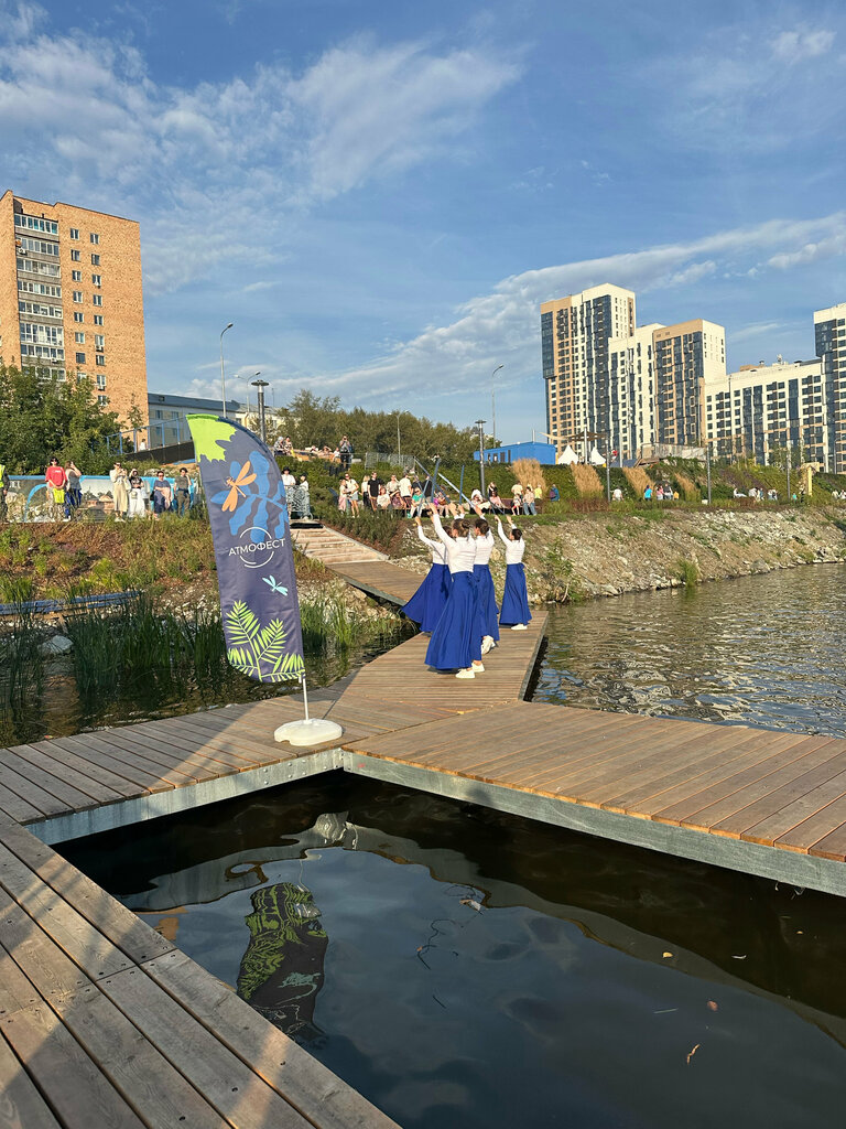 Kiralama noktası Lodochnaya stantsiya Lokomotiv, Yekaterinburg, foto