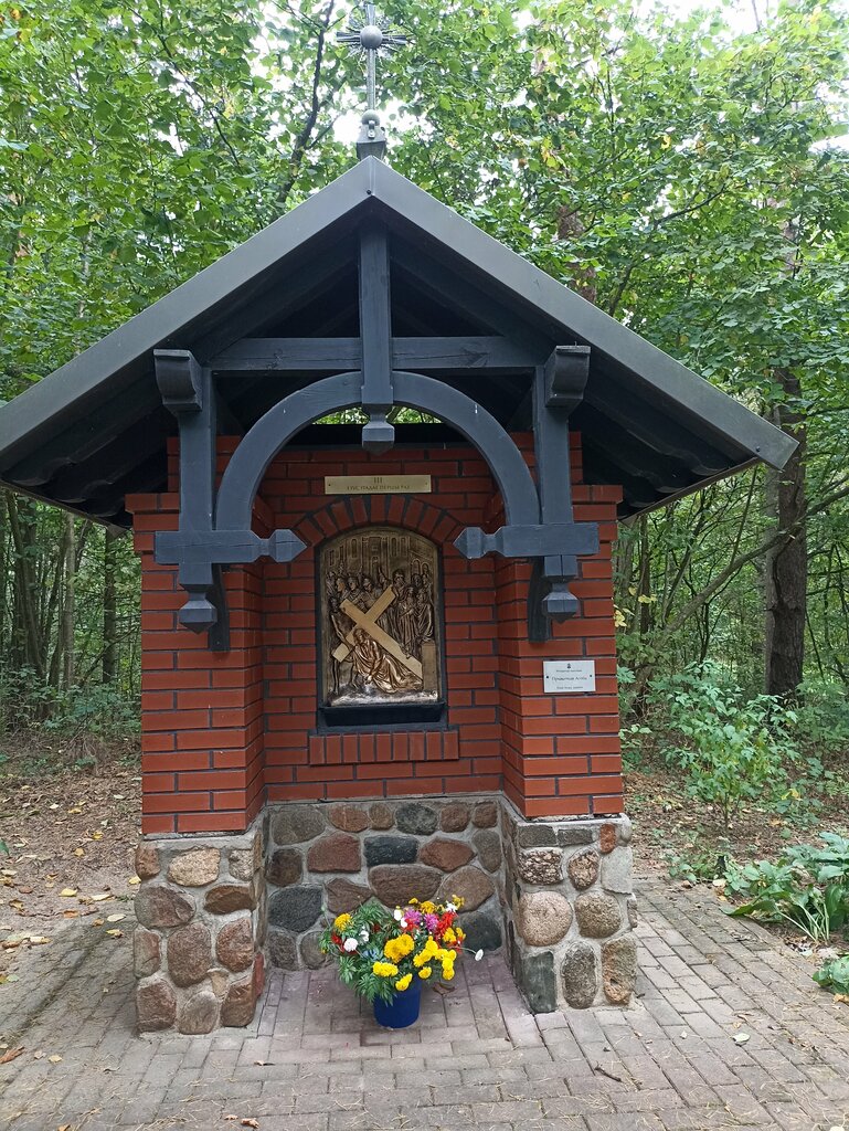 Şapel, haç anıtı Иисус падает в первый раз под крестом, Minskaya oblastı, foto