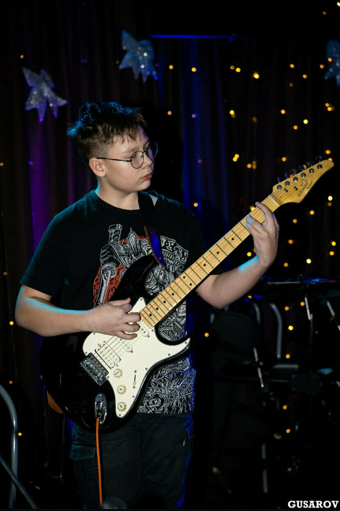 Müzik okulları ve konservatuarlar Виртуозы гитары и вокала, Novokuznetsk, foto