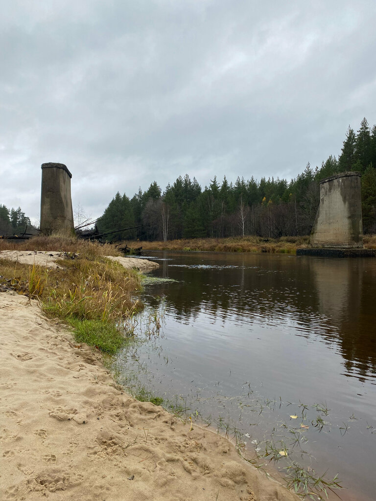 Unutulmaz olayların yeri Опора моста узкоколейной железной дороги, Nijegorodskaya oblastı, foto