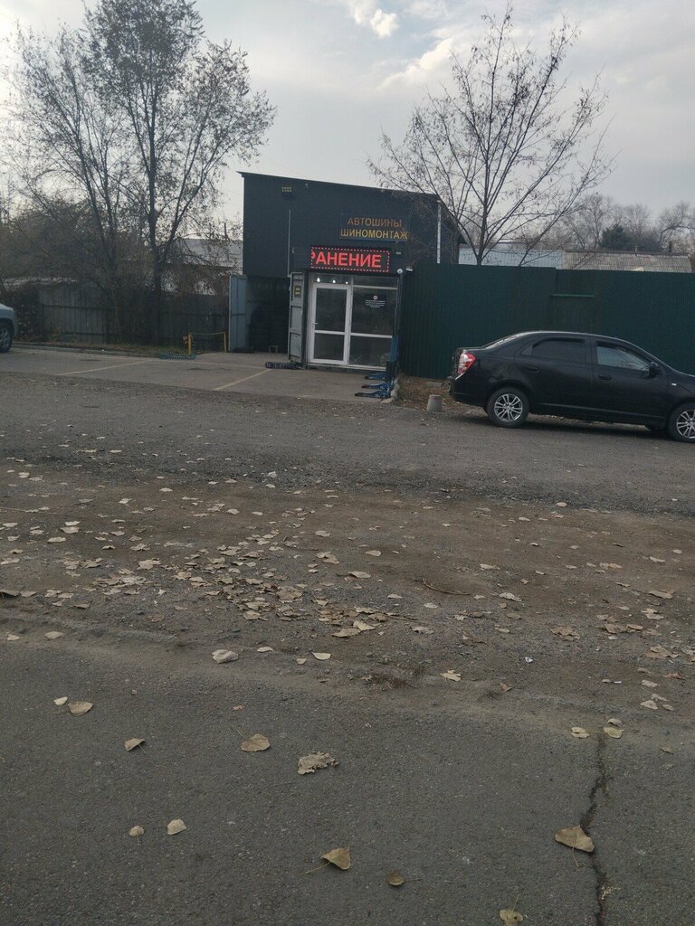 Jant ve lastikçiler Bazashin, Almatı, foto