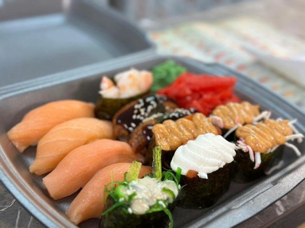 Suşi ve asya ürünleri Okinawa, Voronej, foto