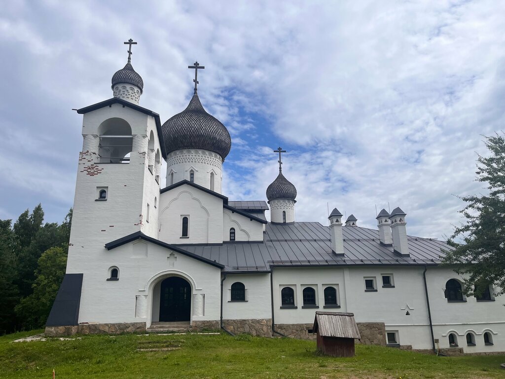 Manastır Свято-Троицкий скит Воскресенского Новодевичьего монастыря, Pskovskaya oblastı, foto