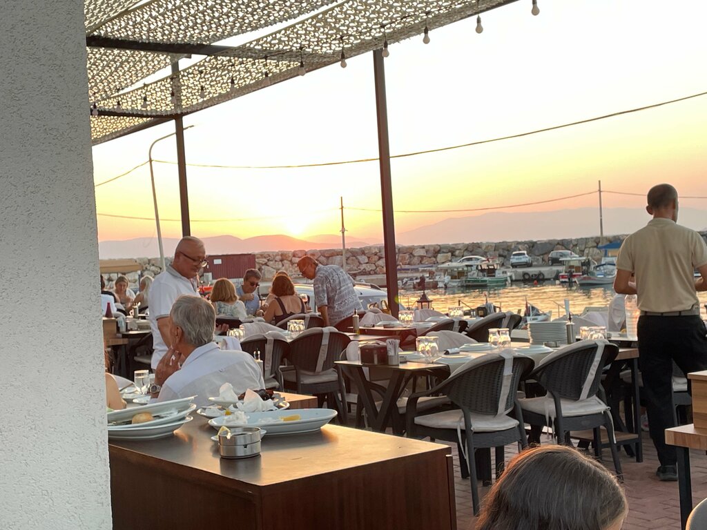 Restoran Kule Balık Evi, Güzelbahçe, foto