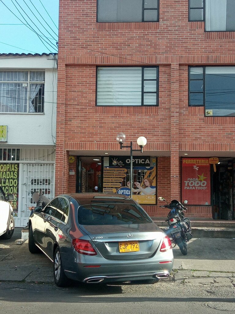 Optik Óptica: EyPlus ópticas premium consulta de Optometría, Bogota, foto