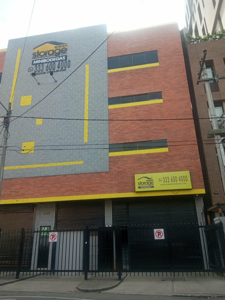 Alkollü ürünlerin üretimi Oikos Storage Minibodegas El lago, Bogota, foto