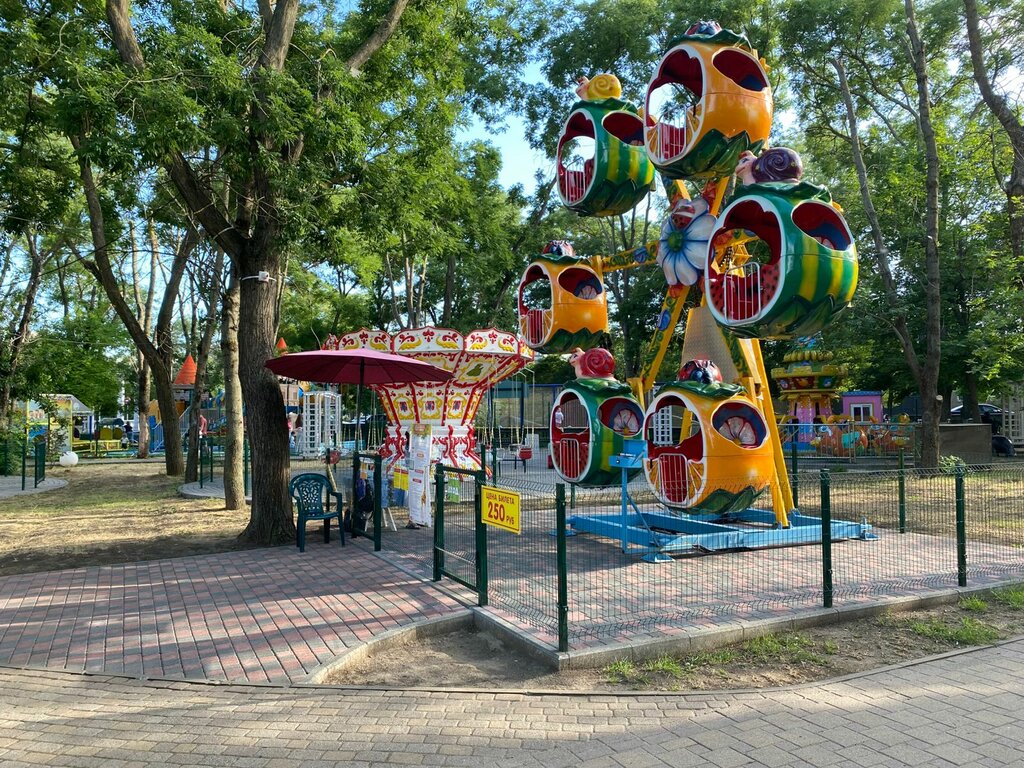 Lunapark Парк аттракционов, Yeysk, foto