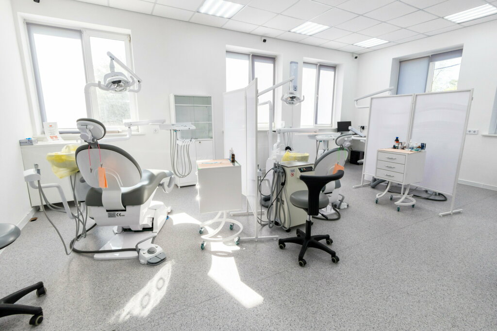 Özel ağız ve diş sağlığı klinikleri ve muayenehaneleri Demokrat, Irkutsk, foto